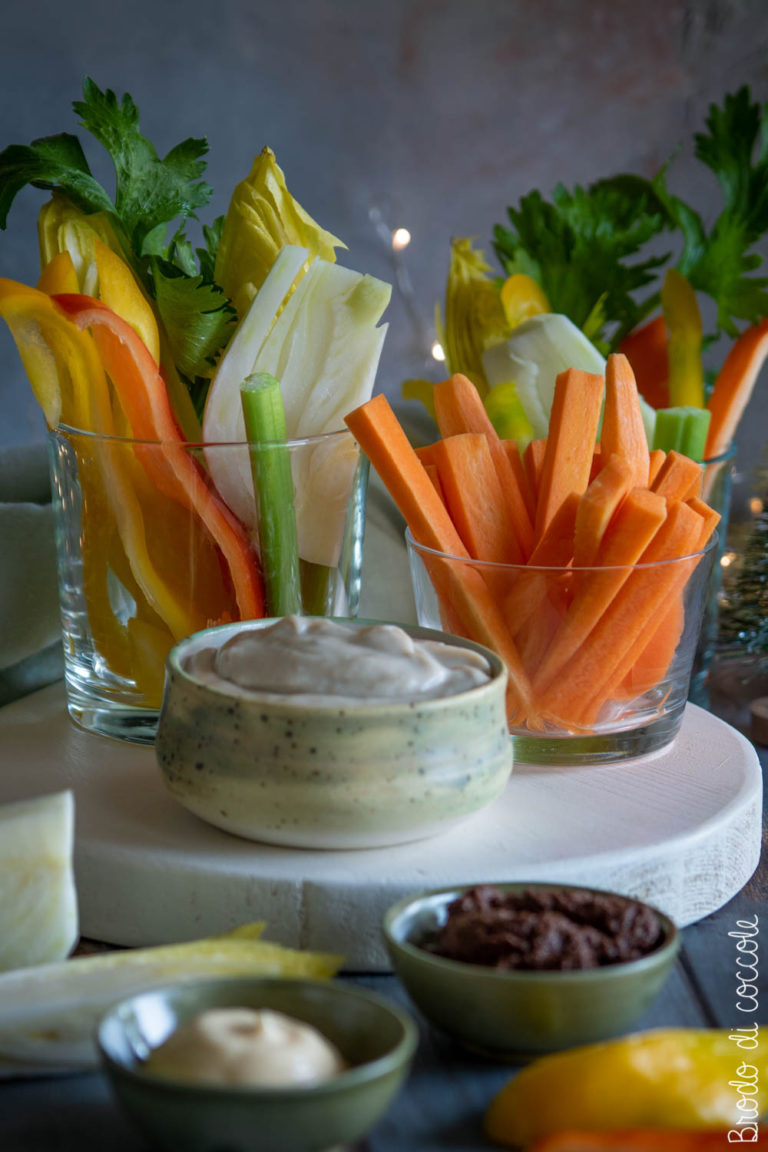 Pinzimonio di verdure con tre salse - Brodo di coccole