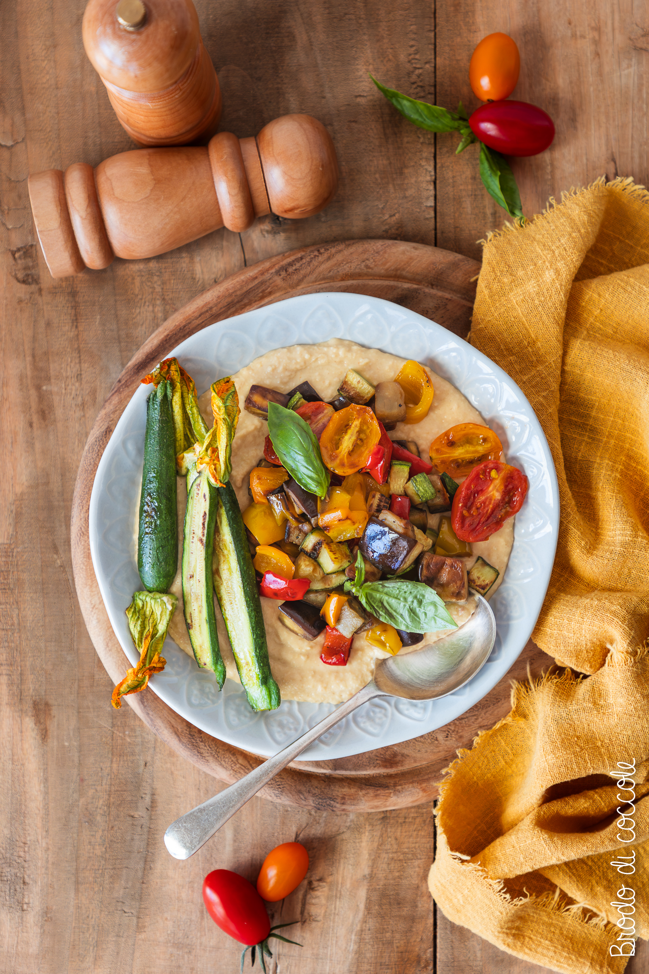 Hummus di ceci con verdure spadellate - Brodo di coccole